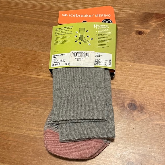 Icebreaker | Accessories | Nwt Icebreakers Merino Wool Womens Hiking ...